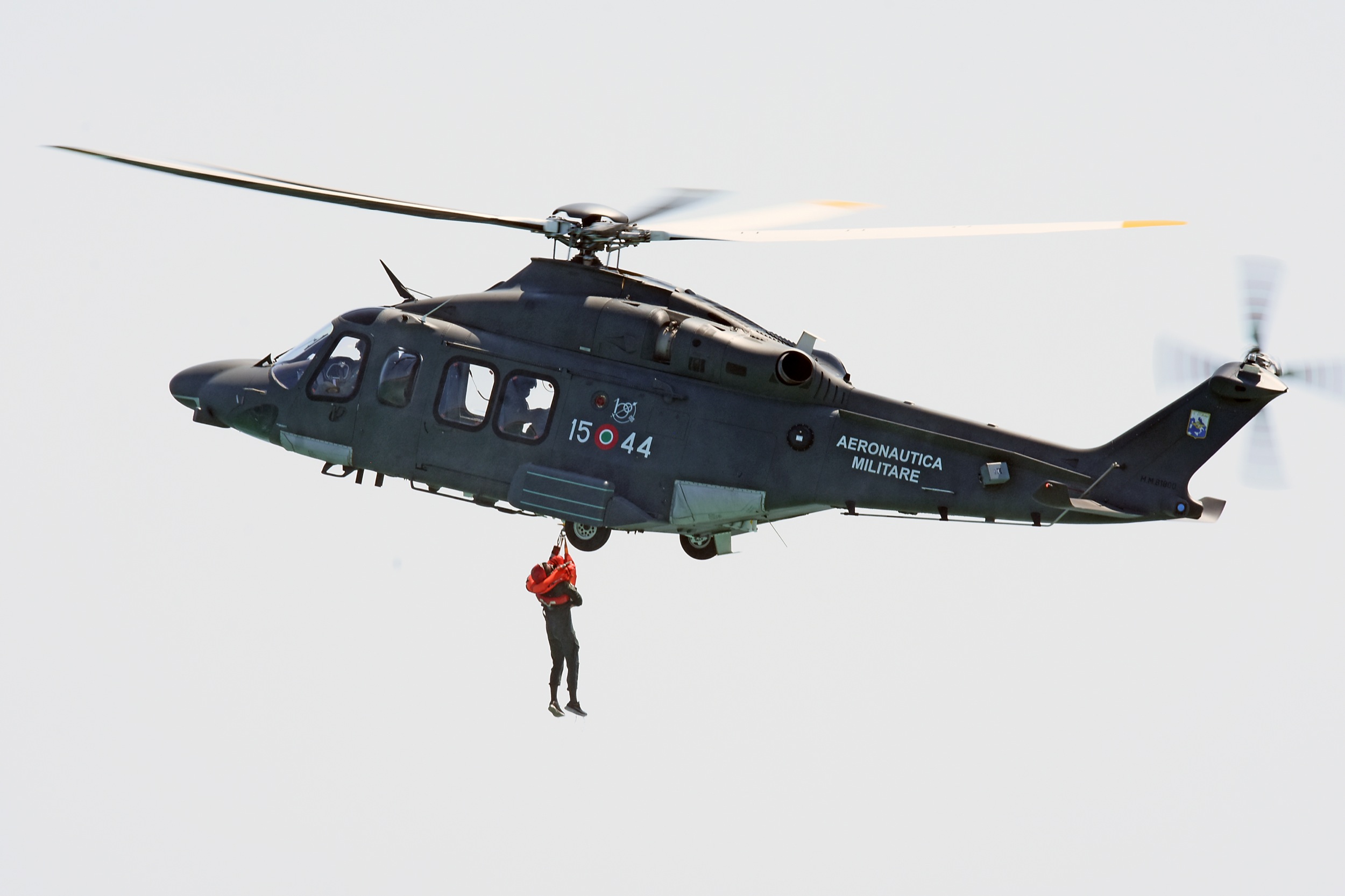 Aeronautica Militare: addestramento alla sopravvivenza in mare per il ...